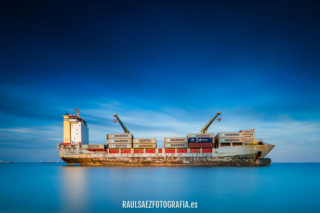 Barco Encallado En La Playa Del Saler | Raúl Sáez Fotografía